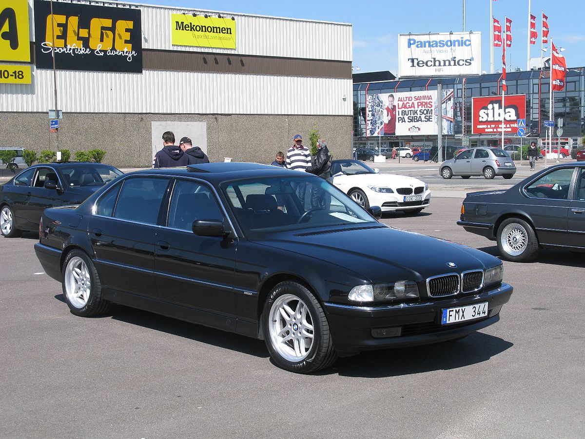 BMW E38 or Mercedes-Benz W140? – Youngtimer Cars Europe