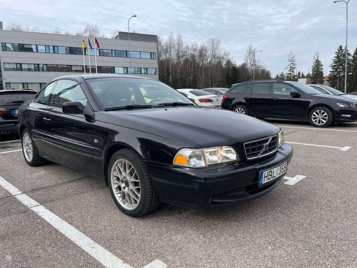 The Classic Beauty of the Volvo C70 Mk1: A Youngtimer to Remember ...