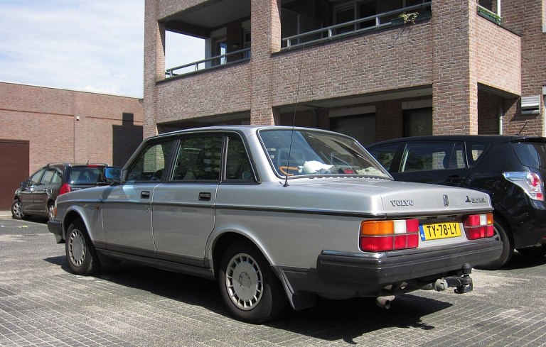 The Timeless Appeal of the Volvo 240: A Youngtimer Classic for the Ages ...