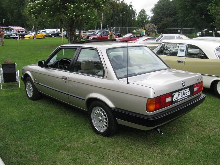 Behind the Wheel of the BMW E30: Exploring the Iconic Youngtimer Model ...