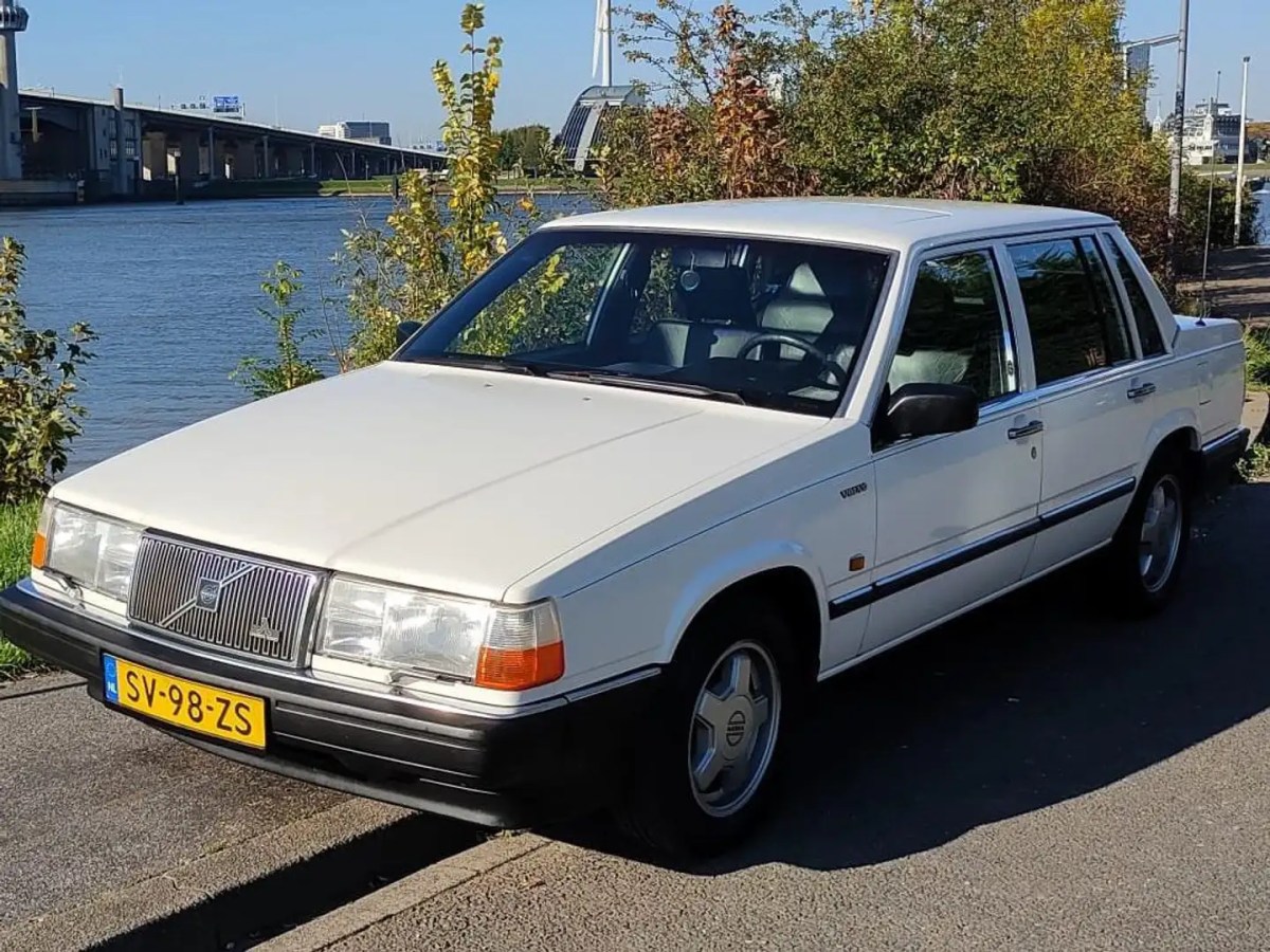 Exploring the Iconic Volvo 760: Styling, Features, and Market Value in ...