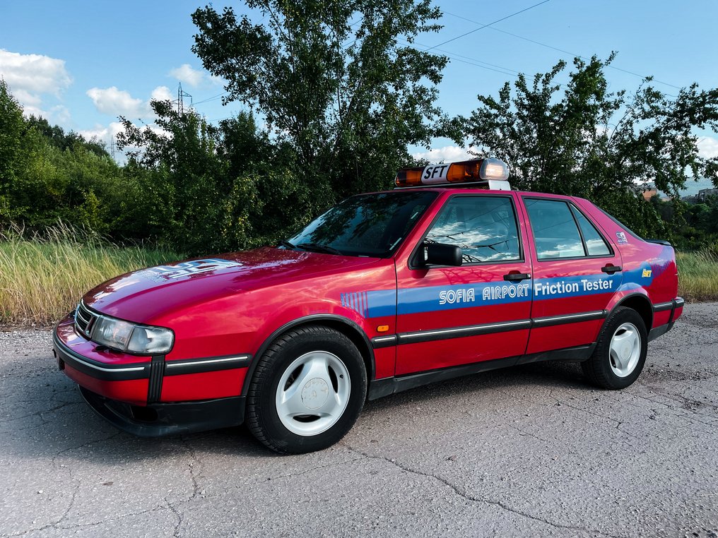 Rare 2004 Lexus LX470 and 1996 Saab 9000 Up for Auction: Luxury and ...